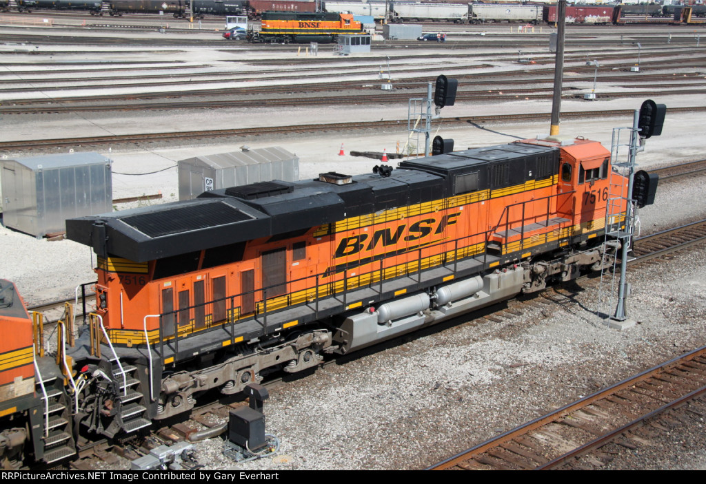 BNSF 7516